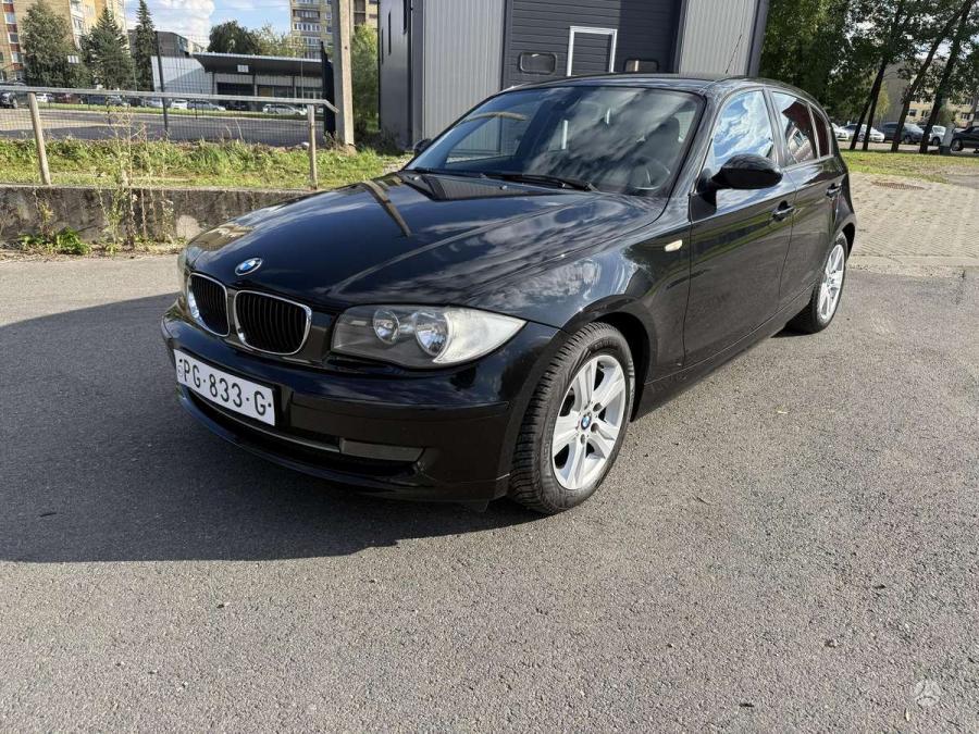 Black BMW 118 2008 in Kaunas, with an engine capacity of 2.00 L and mileage of 282 thousand km for 2450 €, photo 10 on AUTOMOTO.COM.LV