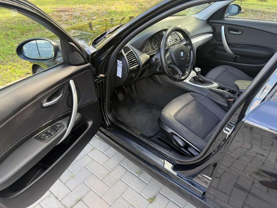 Black BMW 118 2008 in Kaunas, with an engine capacity of 2.00 L and mileage of 282 thousand km for 2450 €, photo 13 on AUTOMOTO.COM.LV