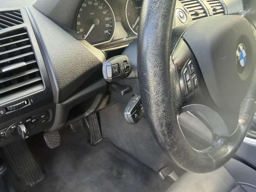 Black BMW 118 2008 in Kaunas, with an engine capacity of 2.00 L and mileage of 282 thousand km for 2450 €, photo 16 on AUTOMOTO.COM.LV