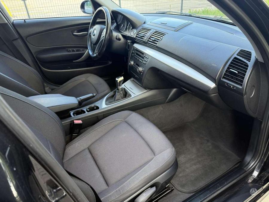 Black BMW 118 2008 in Kaunas, with an engine capacity of 2.00 L and mileage of 282 thousand km for 2450 €, photo 22 on AUTOMOTO.COM.LV