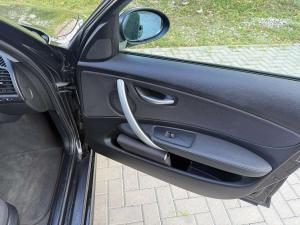 Black BMW 118 2008 in Kaunas, with an engine capacity of 2.00 L and mileage of 282 thousand km for 2450 €, photo 23 on AUTOMOTO.COM.LV