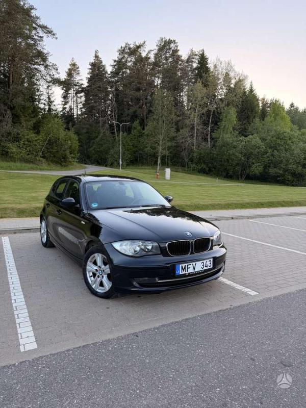Melns BMW 118 2008 Viļņa, ar dzinēja tilpumu 2.00 L un nobraukumu 301 tūkst. km par 2100 €, foto 1 vietnē AUTOMOTO.COM.LV