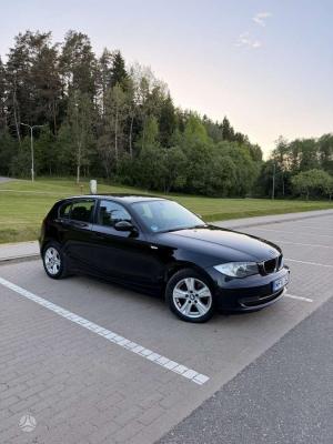 Black BMW 118 2008 in Vilnius, with an engine capacity of 2.00 L and mileage of 301 thousand km for 2100 €, photo 3 on AUTOMOTO.COM.LV