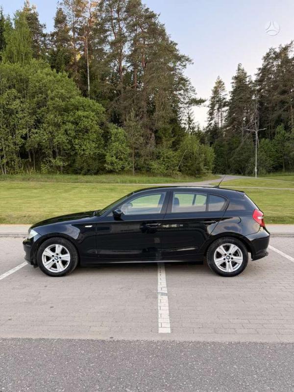 Melns BMW 118 2008 Viļņa, ar dzinēja tilpumu 2.00 L un nobraukumu 301 tūkst. km par 2100 €, foto 7 vietnē AUTOMOTO.COM.LV