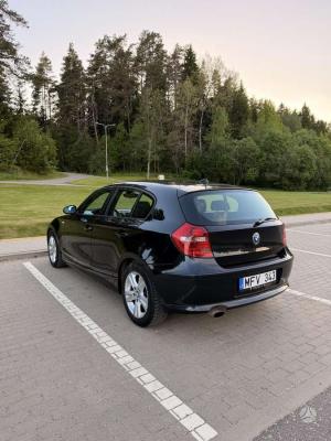 Black BMW 118 2008 in Vilnius, with an engine capacity of 2.00 L and mileage of 301 thousand km for 2100 €, photo 9 on AUTOMOTO.COM.LV