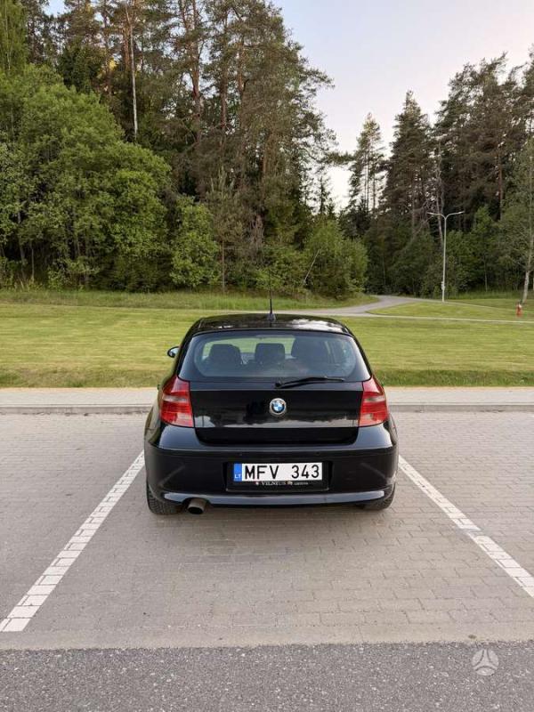 Melns BMW 118 2008 Viļņa, ar dzinēja tilpumu 2.00 L un nobraukumu 301 tūkst. km par 2100 €, foto 11 vietnē AUTOMOTO.COM.LV