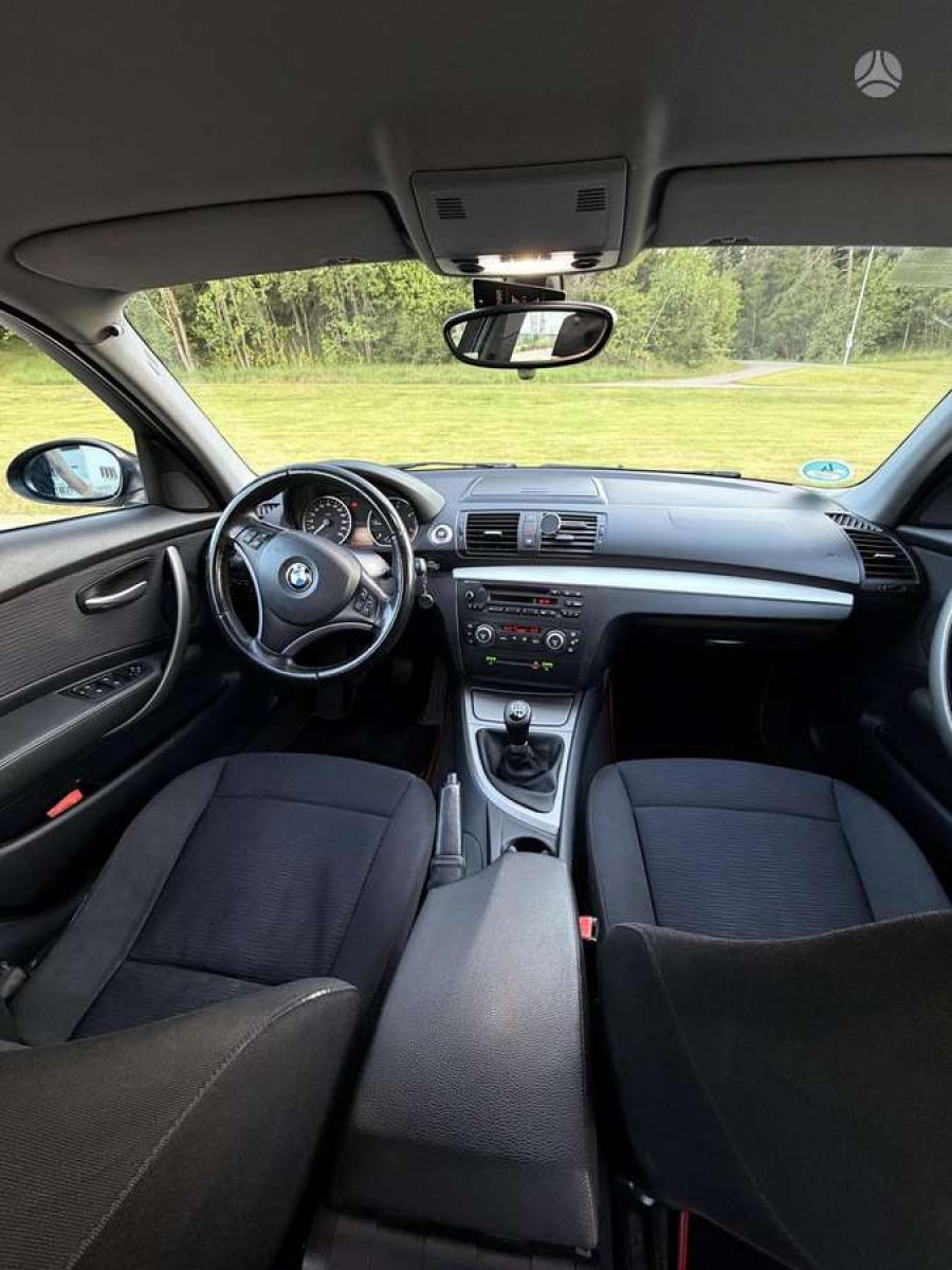Black BMW 118 2008 in Vilnius, with an engine capacity of 2.00 L and mileage of 301 thousand km for 2100 €, photo 12 on AUTOMOTO.COM.LV