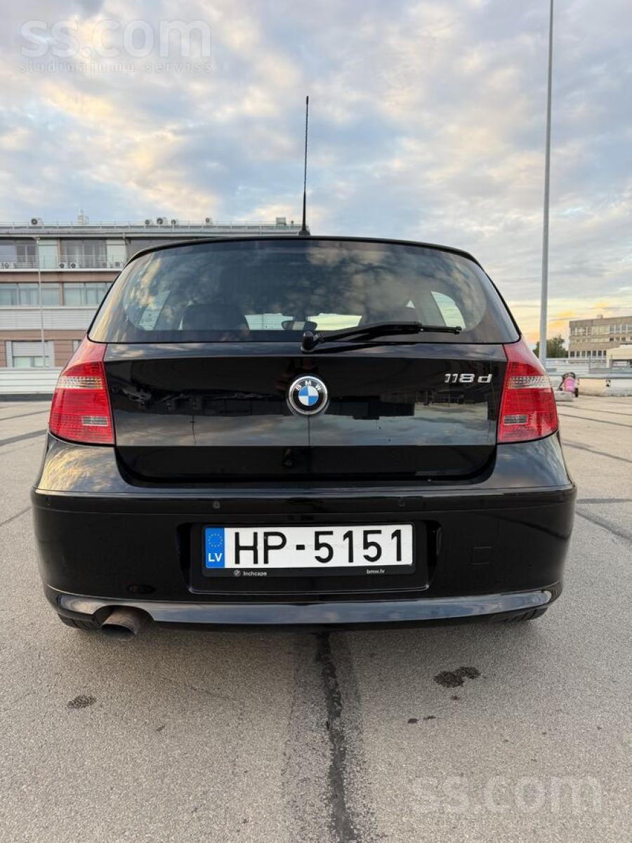 Melns BMW 118 2008 Rīga, ar dzinēja tilpumu 2.00 L un nobraukumu 342 tūkst. km par 2750 €, foto 4 vietnē AUTOMOTO.COM.LV