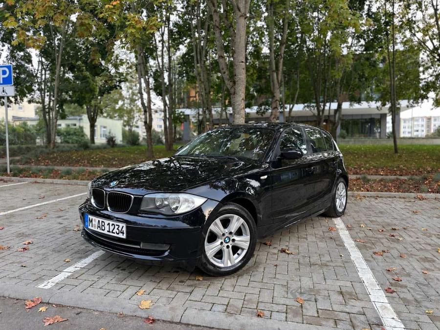 Black BMW 118 2008 in Vilnius, with an engine capacity of 2.00 L and mileage of 254 thousand km for 3250 €, photo 1 on AUTOMOTO.COM.LV