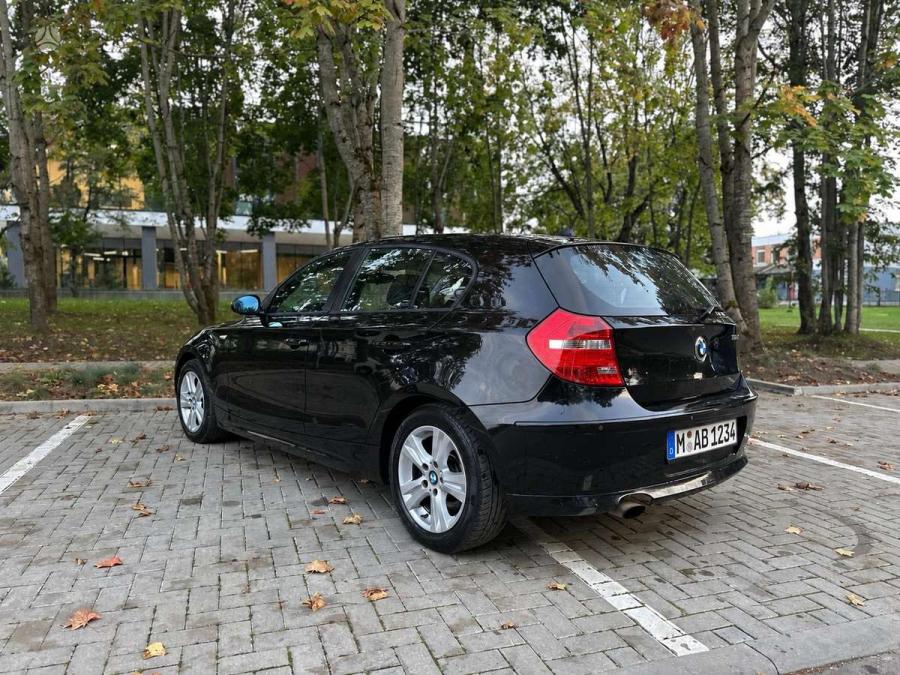 Black BMW 118 2008 in Vilnius, with an engine capacity of 2.00 L and mileage of 254 thousand km for 3250 €, photo 5 on AUTOMOTO.COM.LV