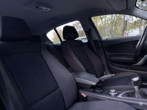 Black BMW 118 2008 in Vilnius, with an engine capacity of 2.00 L and mileage of 254 thousand km for 3250 €, photo 9 on AUTOMOTO.COM.LV