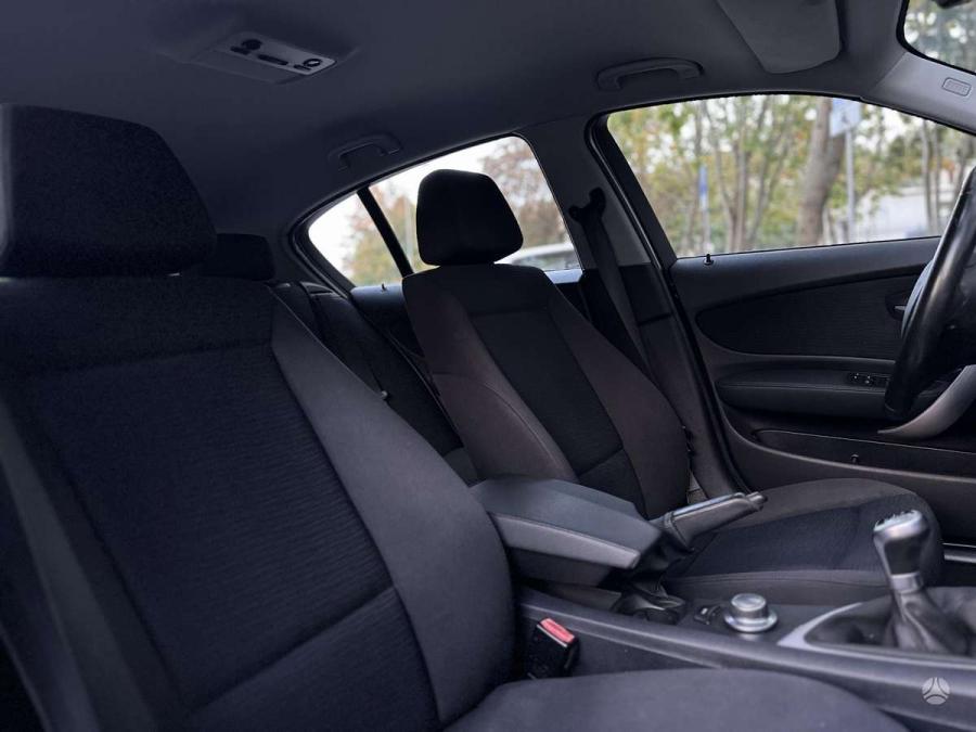 Black BMW 118 2008 in Vilnius, with an engine capacity of 2.00 L and mileage of 254 thousand km for 3250 €, photo 9 on AUTOMOTO.COM.LV