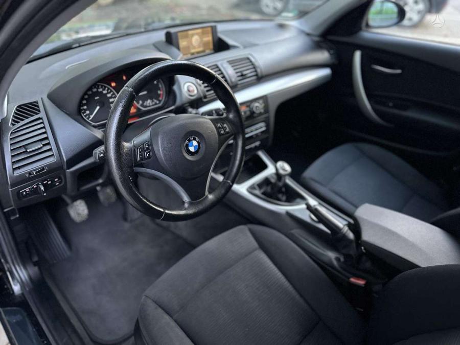 Black BMW 118 2008 in Vilnius, with an engine capacity of 2.00 L and mileage of 254 thousand km for 3250 €, photo 11 on AUTOMOTO.COM.LV