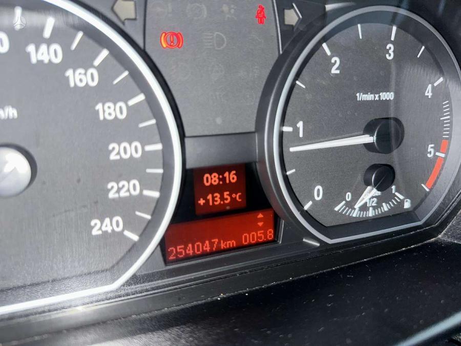 Black BMW 118 2008 in Vilnius, with an engine capacity of 2.00 L and mileage of 254 thousand km for 3250 €, photo 12 on AUTOMOTO.COM.LV
