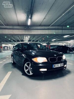 Melns BMW 118 2009 Viļņa, ar dzinēja tilpumu 2.00 L un nobraukumu 149 tūkst. km par 2450 €, foto  vietnē AUTOMOTO.COM.LV