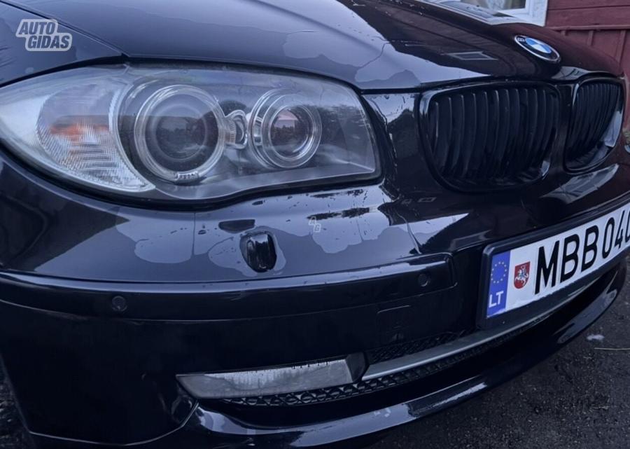 Melns BMW 118 2009 Viļņa, ar dzinēja tilpumu 2.00 L un nobraukumu 215 tūkst. km par 2500 €, foto 4 vietnē AUTOMOTO.COM.LV