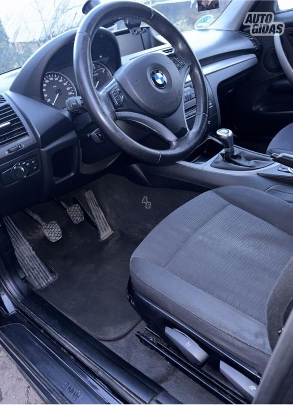 Melns BMW 118 2009 Viļņa, ar dzinēja tilpumu 2.00 L un nobraukumu 215 tūkst. km par 2500 €, foto 9 vietnē AUTOMOTO.COM.LV