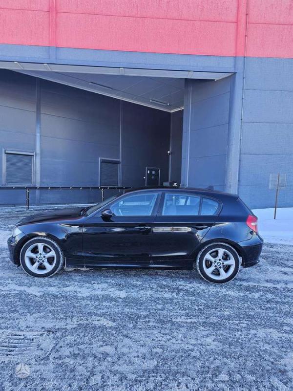 Melns BMW 118 2009 Panevēža, ar dzinēja tilpumu 2.00 L un nobraukumu 321 tūkst. km par 2550 €, foto 6 vietnē AUTOMOTO.COM.LV