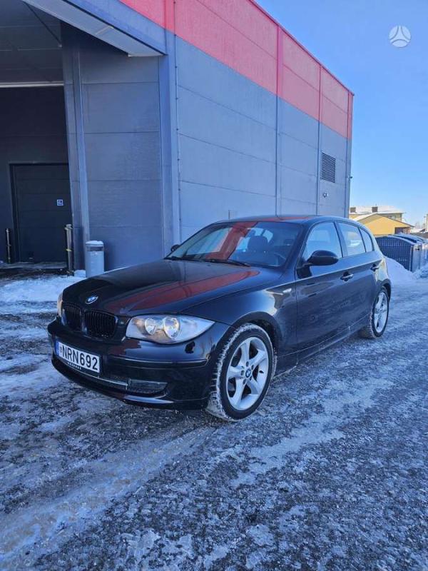 Melns BMW 118 2009 Panevēža, ar dzinēja tilpumu 2.00 L un nobraukumu 321 tūkst. km par 2550 €, foto 7 vietnē AUTOMOTO.COM.LV