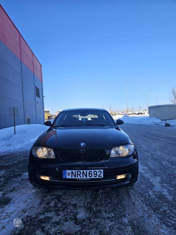 Melns BMW 118 2009 Panevēža, ar dzinēja tilpumu 2.00 L un nobraukumu 321 tūkst. km par 2550 €, foto 8 vietnē AUTOMOTO.COM.LV