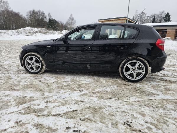 Melns BMW 118 2009 Kauņa, ar dzinēja tilpumu 1.80 L un nobraukumu 266 tūkst. km par 2550 €, foto 1 vietnē AUTOMOTO.COM.LV