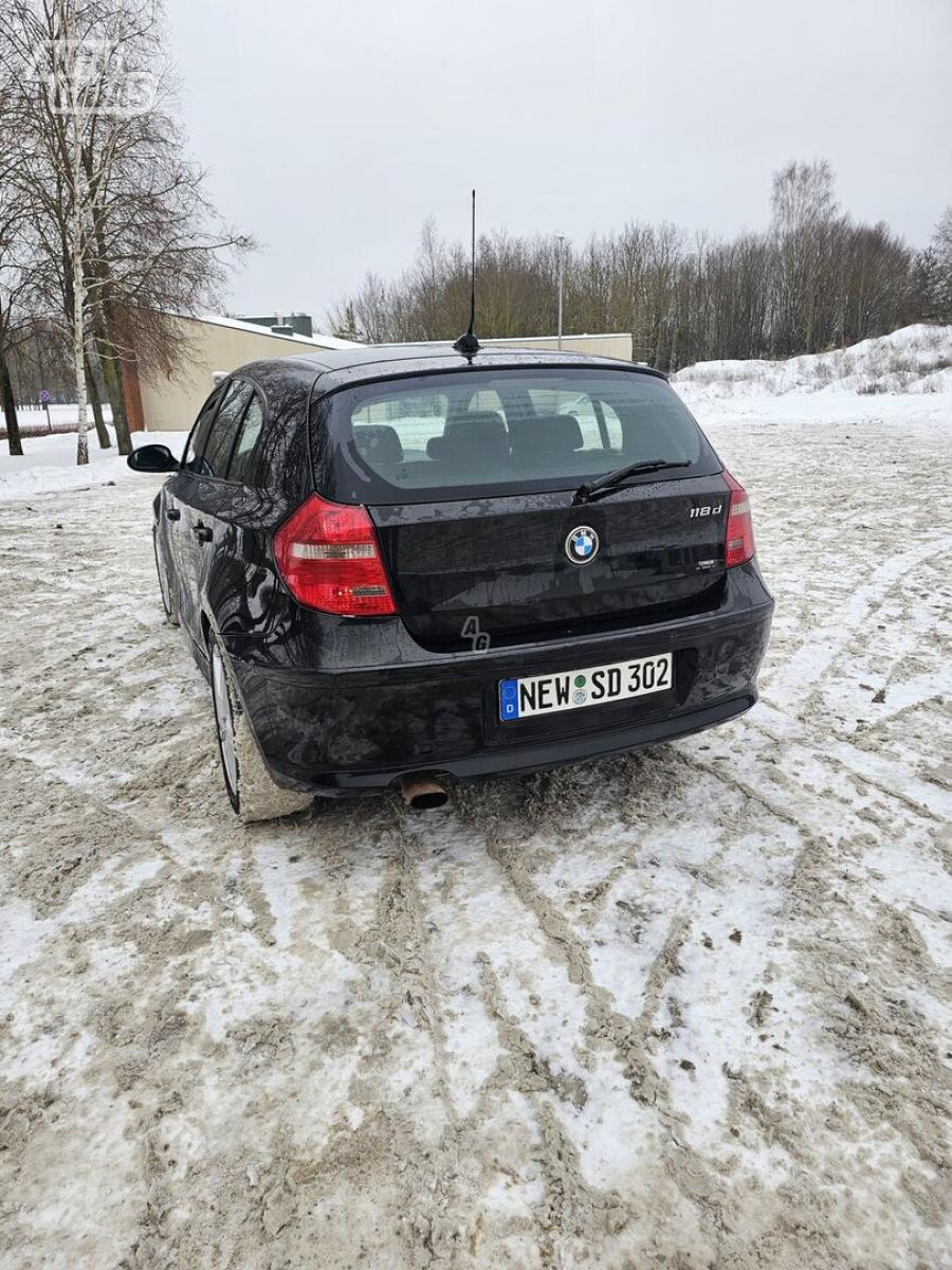 Black BMW 118 2009 in Kaunas, with an engine capacity of 1.80 L and mileage of 266 thousand km for 2550 €, photo 2 on AUTOMOTO.COM.LV