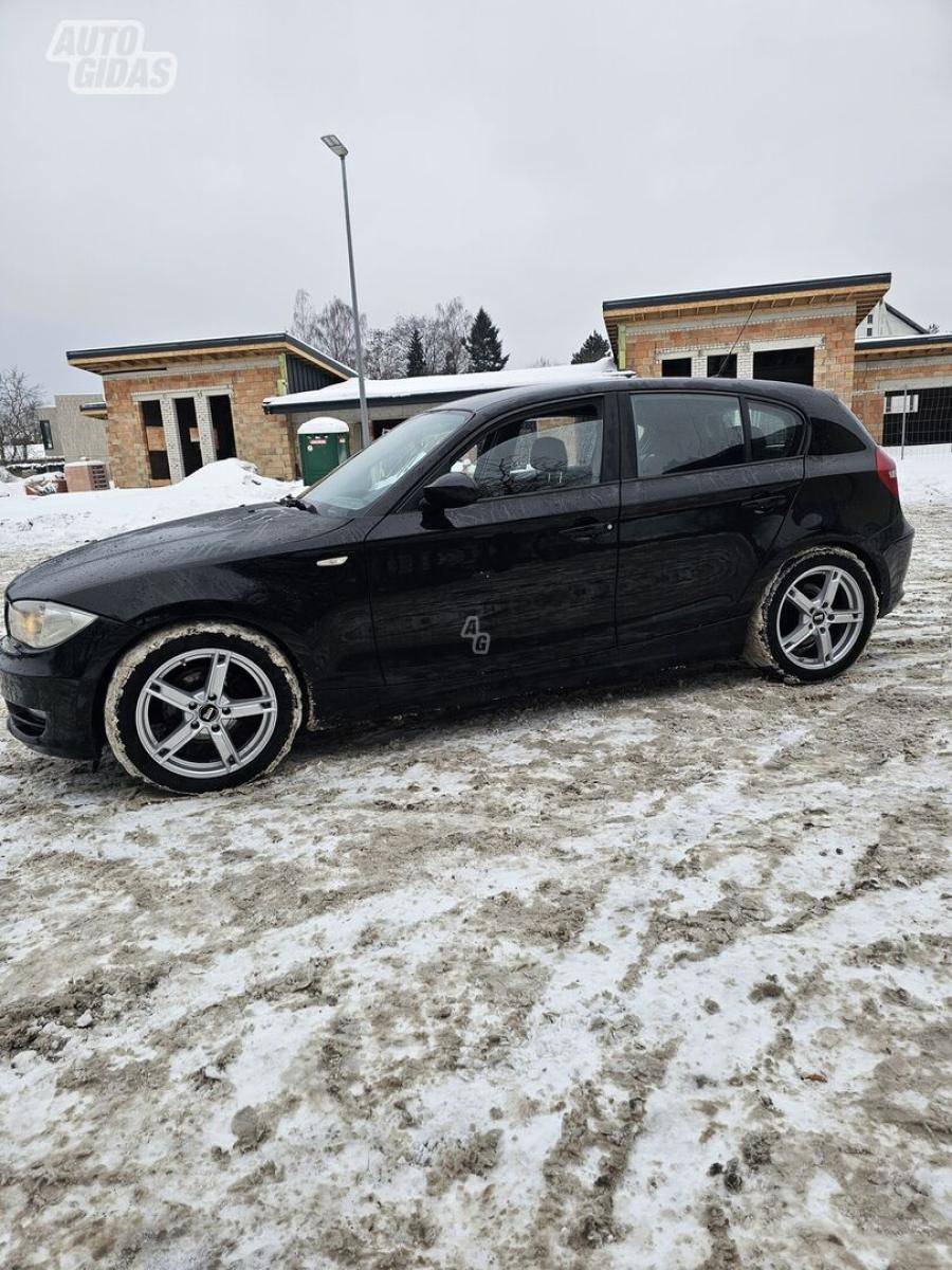 Black BMW 118 2009 in Kaunas, with an engine capacity of 1.80 L and mileage of 266 thousand km for 2550 €, photo 3 on AUTOMOTO.COM.LV