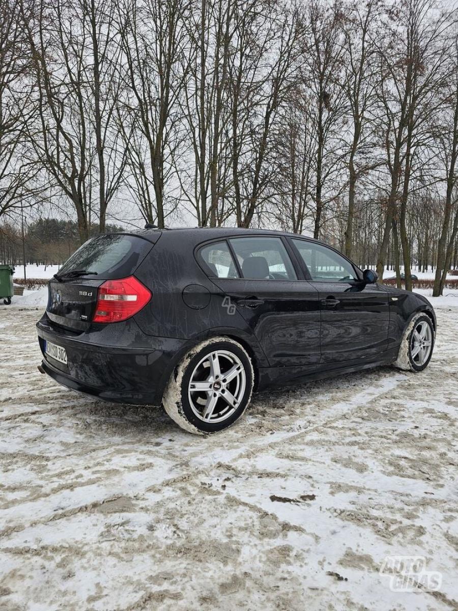 Black BMW 118 2009 in Kaunas, with an engine capacity of 1.80 L and mileage of 266 thousand km for 2550 €, photo 7 on AUTOMOTO.COM.LV