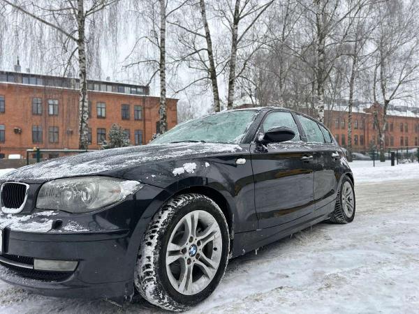 Melns BMW 118 2009 Kauņa, ar dzinēja tilpumu 2.00 L un nobraukumu 235 tūkst. km par 2150 €, foto 2 vietnē AUTOMOTO.COM.LV