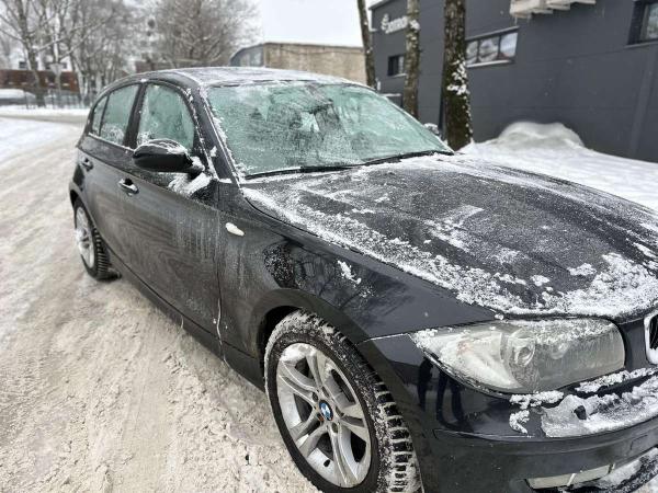 Melns BMW 118 2009 Kauņa, ar dzinēja tilpumu 2.00 L un nobraukumu 235 tūkst. km par 2150 €, foto 6 vietnē AUTOMOTO.COM.LV