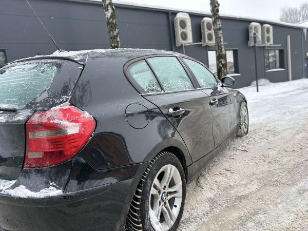 Melns BMW 118 2009 Kauņa, ar dzinēja tilpumu 2.00 L un nobraukumu 235 tūkst. km par 2150 €, foto 9 vietnē AUTOMOTO.COM.LV