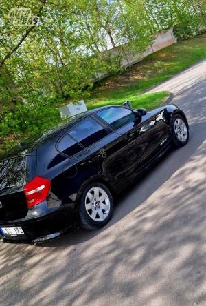 Melns BMW 118 2009 Šauļi, ar dzinēja tilpumu 2.00 L un nobraukumu 458 tūkst. km par 3950 €, foto 5 vietnē AUTOMOTO.COM.LV