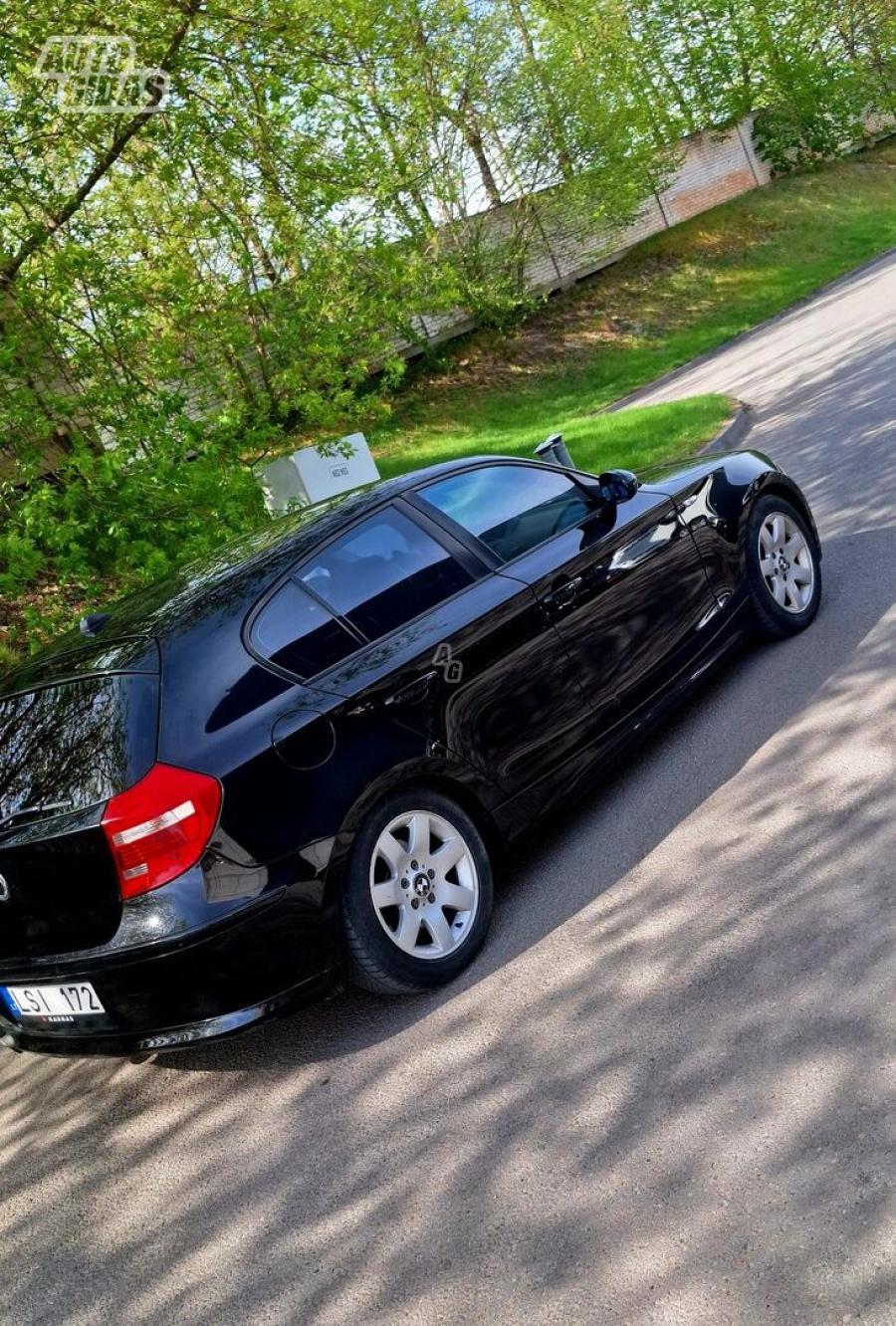 Melns BMW 118 2009 Šauļi, ar dzinēja tilpumu 2.00 L un nobraukumu 458 tūkst. km par 3950 €, foto 5 vietnē AUTOMOTO.COM.LV