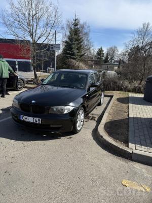 Melns BMW 118 2009 Rīga, ar dzinēja tilpumu 2.00 L un nobraukumu 290 tūkst. km par 2650 €, foto 4 vietnē AUTOMOTO.COM.LV