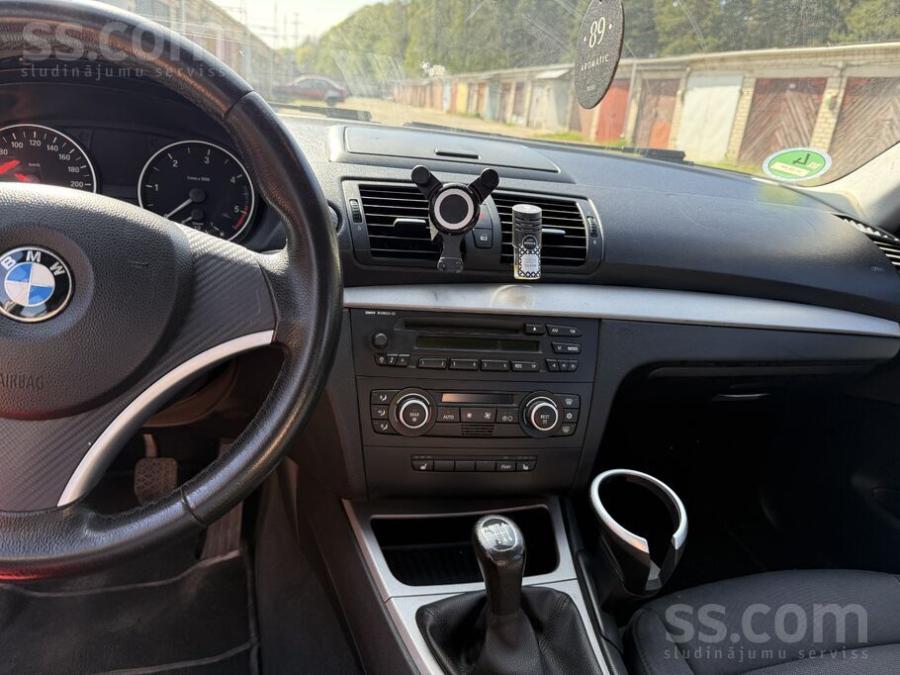 Melns BMW 118 2009 Rīga, ar dzinēja tilpumu 2.00 L un nobraukumu 290 tūkst. km par 2650 €, foto 8 vietnē AUTOMOTO.COM.LV