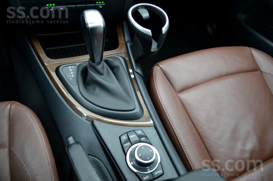 Black BMW 118 2009 in Tukums, with an engine capacity of 2.00 L and mileage of 266 thousand km for 6290 €, photo 20 on AUTOMOTO.COM.LV