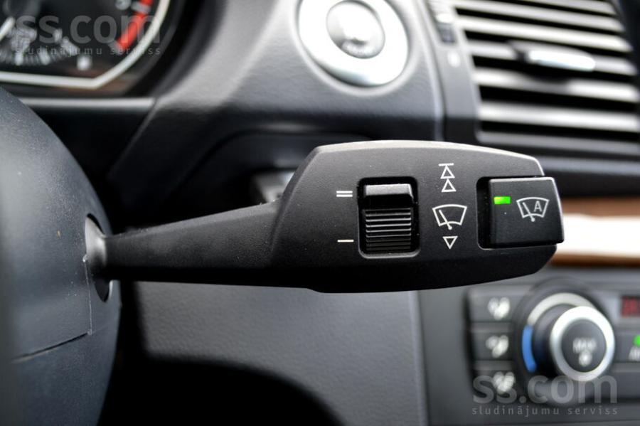 Black BMW 118 2009 in Tukums, with an engine capacity of 2.00 L and mileage of 266 thousand km for 6290 €, photo 23 on AUTOMOTO.COM.LV