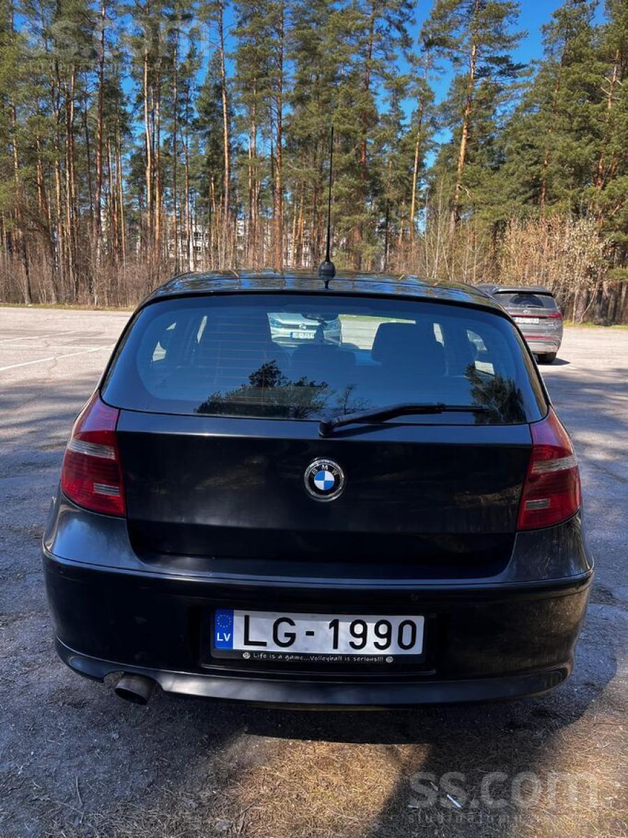 Black BMW 118 2009 in Riga, with an engine capacity of 2.00 L and mileage of 272 thousand km for 4200 €, photo 5 on AUTOMOTO.COM.LV