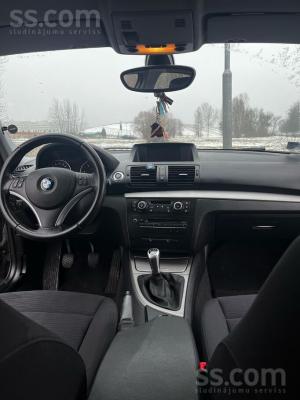 Black BMW 118 2009 in Riga, with an engine capacity of 2.00 L and mileage of 272 thousand km for 4200 €, photo 6 on AUTOMOTO.COM.LV