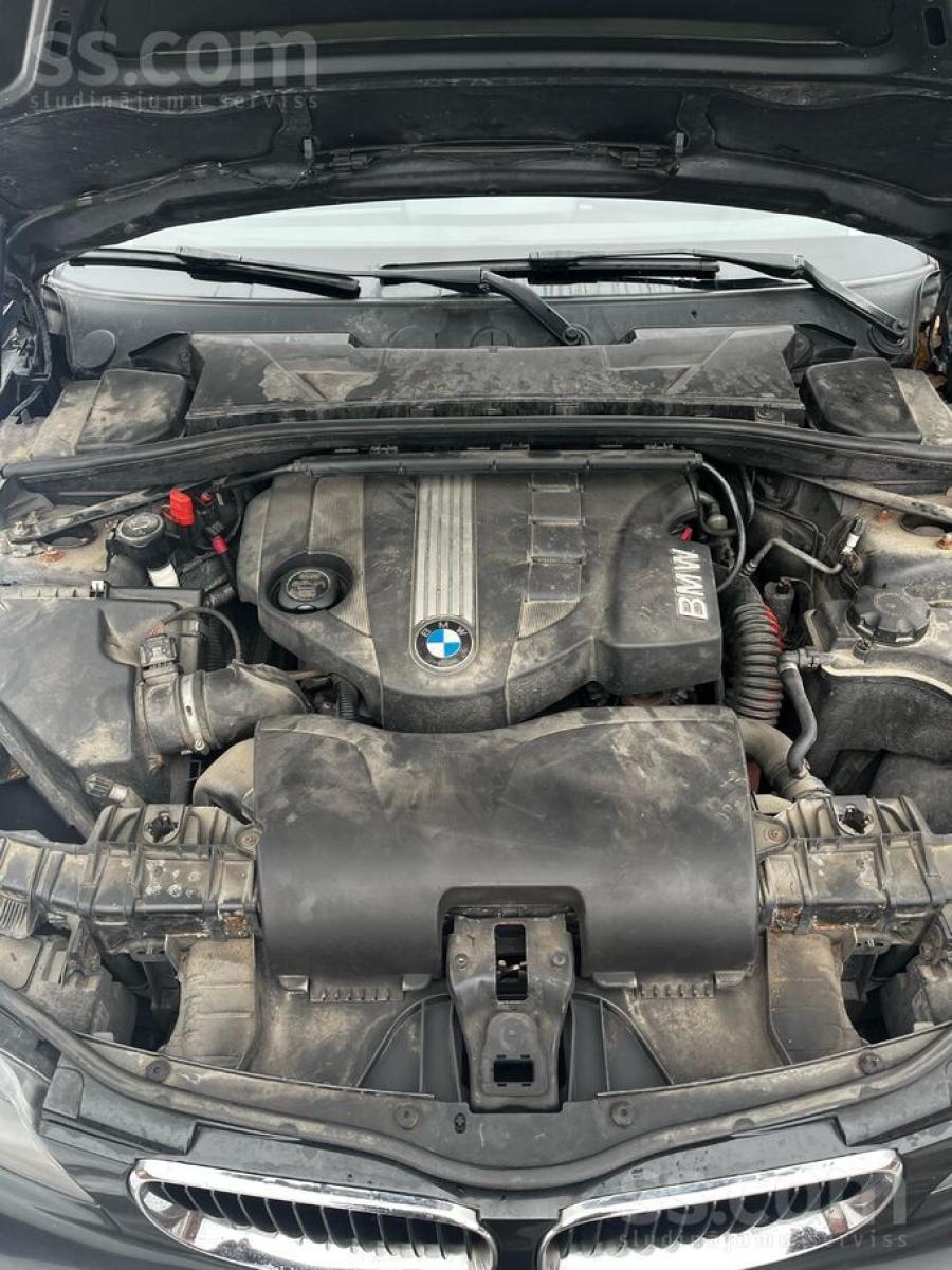 Black BMW 118 2009 in Riga, with an engine capacity of 2.00 L and mileage of 272 thousand km for 4200 €, photo 12 on AUTOMOTO.COM.LV