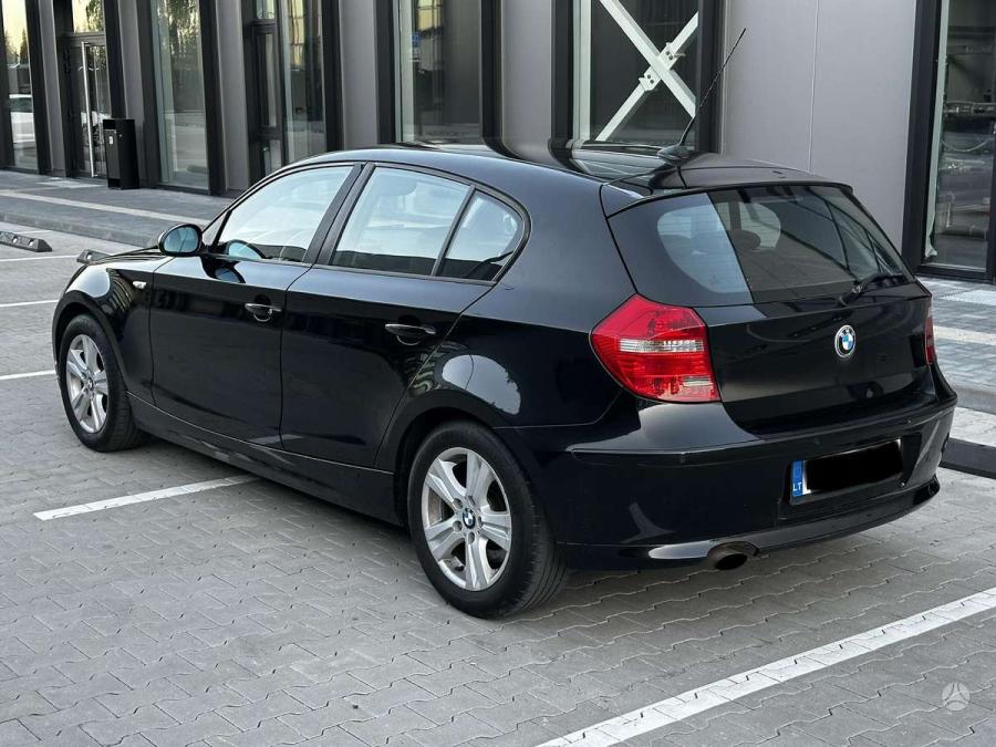 Melns BMW 118 2009 Viļņa, ar dzinēja tilpumu 2.00 L un nobraukumu 330 tūkst. km par 2250 €, foto 4 vietnē AUTOMOTO.COM.LV