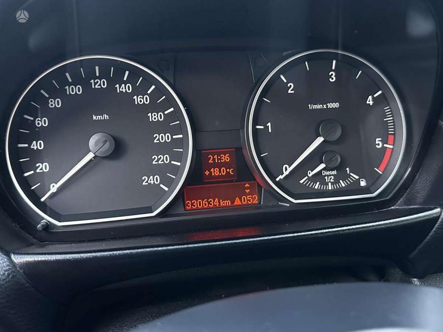 Melns BMW 118 2009 Viļņa, ar dzinēja tilpumu 2.00 L un nobraukumu 330 tūkst. km par 2250 €, foto 10 vietnē AUTOMOTO.COM.LV