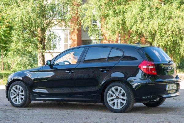 Black BMW 118 2009 in Riga, with an engine capacity of 2.00 L and mileage of 272 thousand km for 4690 €, photo 8 on AUTOMOTO.COM.LV
