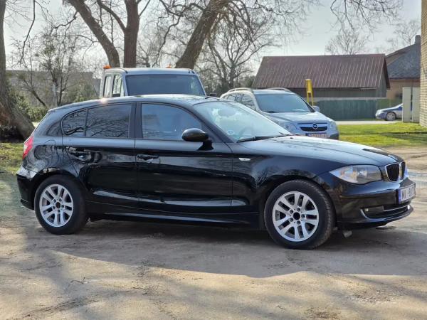 Melns BMW 118 2009 Grobiņa, ar dzinēja tilpumu 2.00 L un nobraukumu 272 tūkst. km par 4690 €, foto 5 vietnē AUTOMOTO.COM.LV