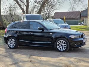 Black BMW 118 2009 in Grobiņa, with an engine capacity of 2.00 L and mileage of 272 thousand km for 4690 €, photo 6 on AUTOMOTO.COM.LV