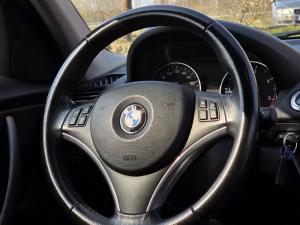 Black BMW 118 2009 in Grobiņa, with an engine capacity of 2.00 L and mileage of 272 thousand km for 4690 €, photo 12 on AUTOMOTO.COM.LV