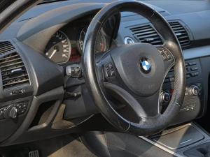 Black BMW 118 2009 in Grobiņa, with an engine capacity of 2.00 L and mileage of 272 thousand km for 4690 €, photo 15 on AUTOMOTO.COM.LV
