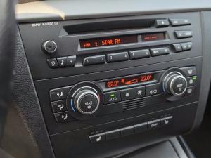 Black BMW 118 2009 in Grobiņa, with an engine capacity of 2.00 L and mileage of 272 thousand km for 4690 €, photo 18 on AUTOMOTO.COM.LV