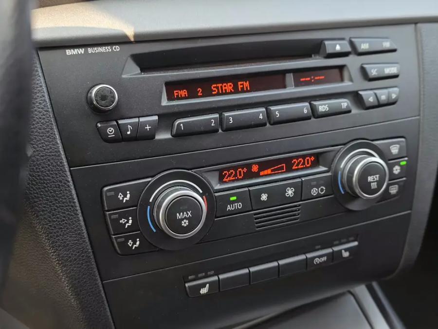 Black BMW 118 2009 in Grobiņa, with an engine capacity of 2.00 L and mileage of 272 thousand km for 4690 €, photo 18 on AUTOMOTO.COM.LV