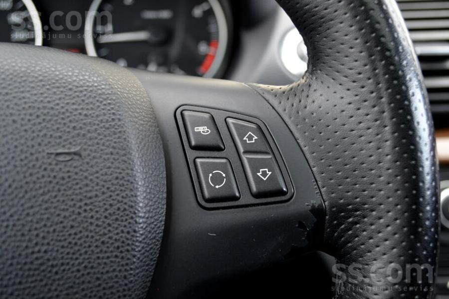 Melns BMW 118 2009 Tukums, ar dzinēja tilpumu 2.00 L un nobraukumu 266 tūkst. km par 6490 €, foto 22 vietnē AUTOMOTO.COM.LV